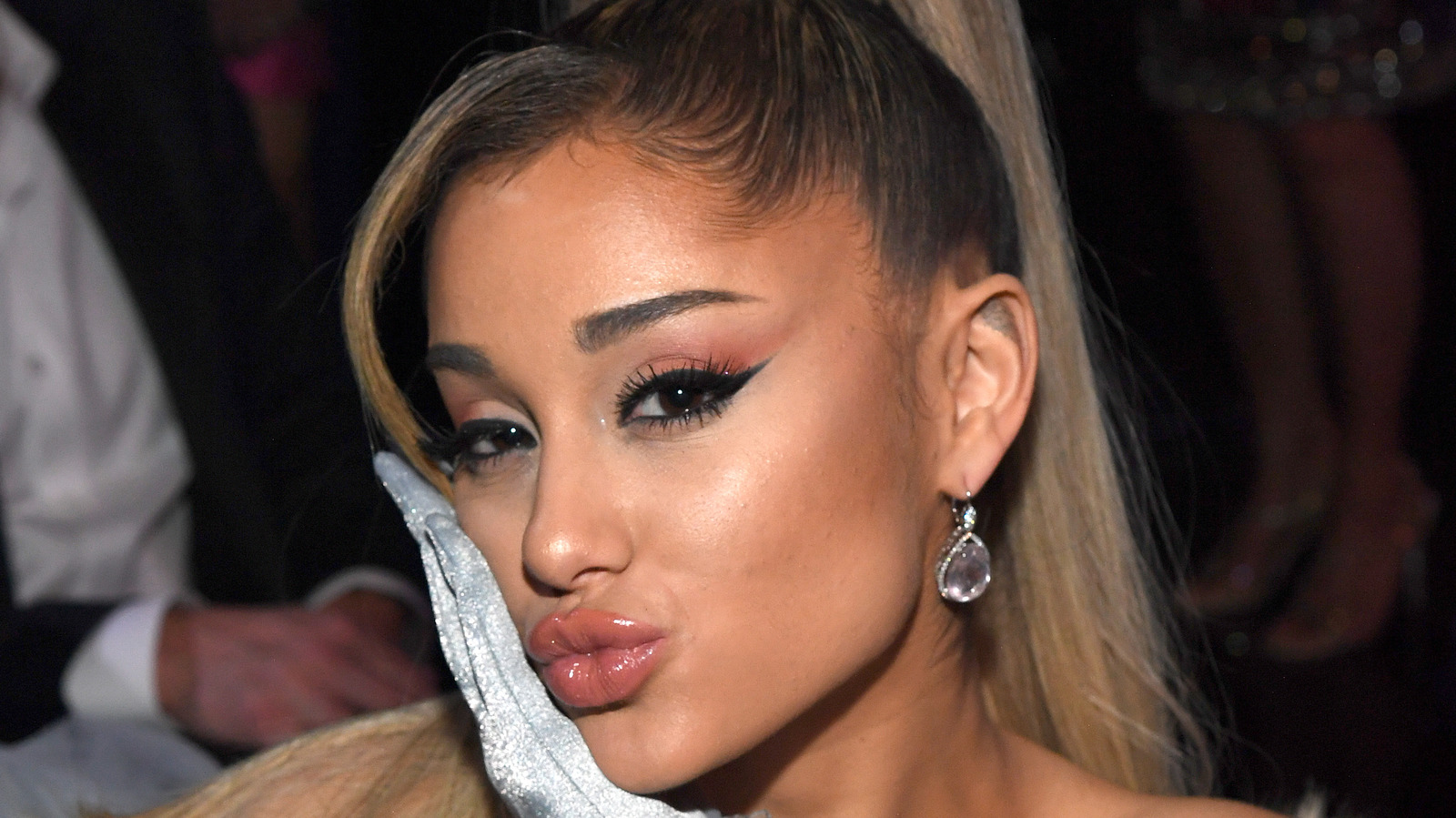 Ariana Grande's Fortnite Rift Tour Look Revealed