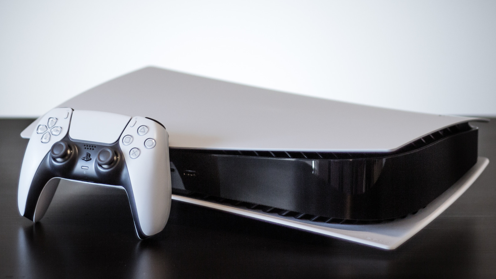 Sony's Finally Getting Into The PS5 Faceplate Game