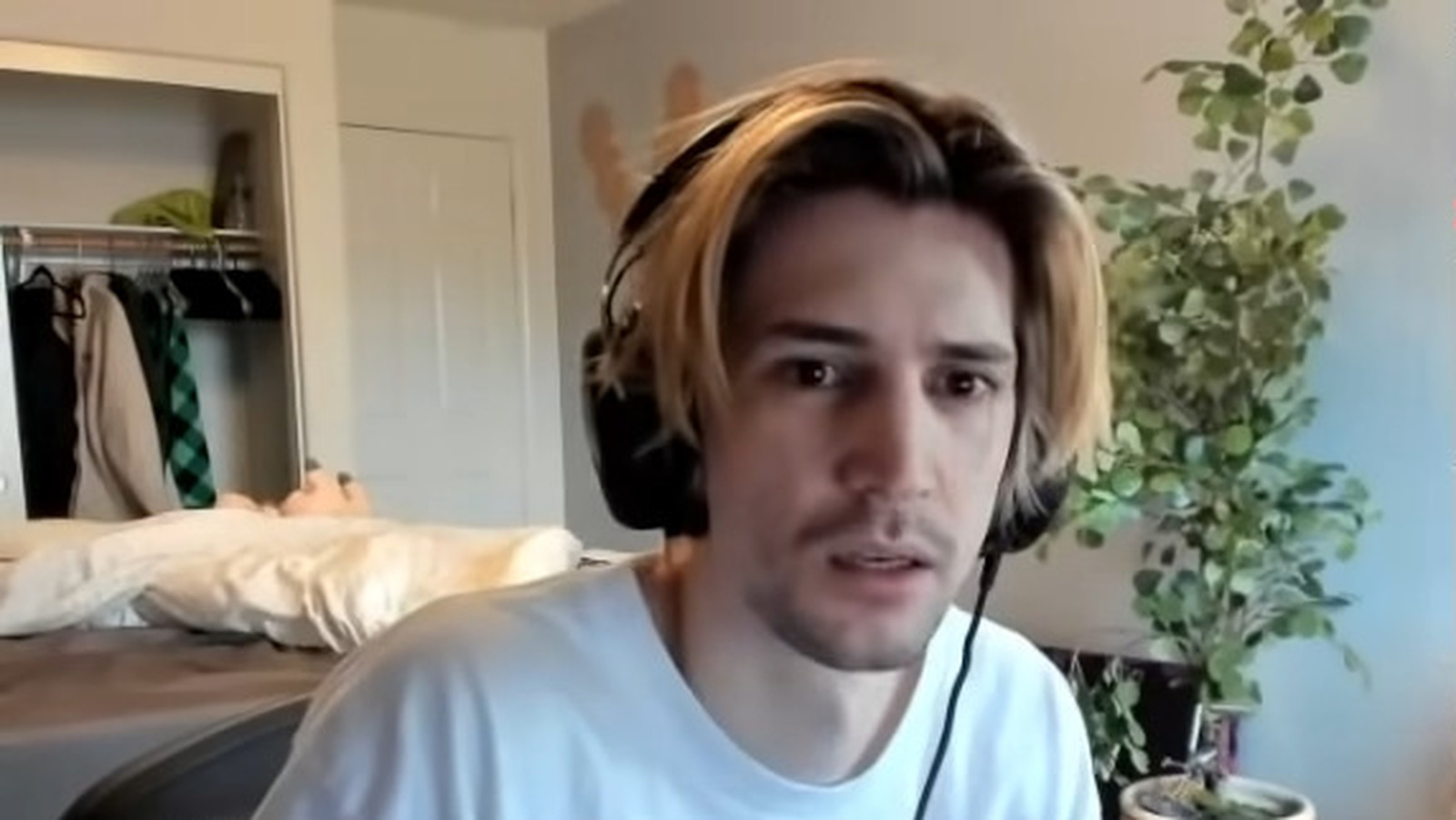 xQc Reveals Shocking Number Of Death Threats